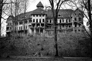 Haunted Houses: What Keeps the Legends Alive? | Psychology Today