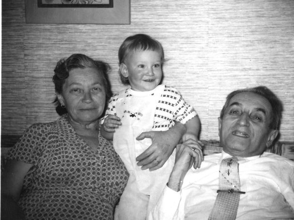 Let's Retire Out-of-Date Stereotypes About Grandmothers | Psychology Today