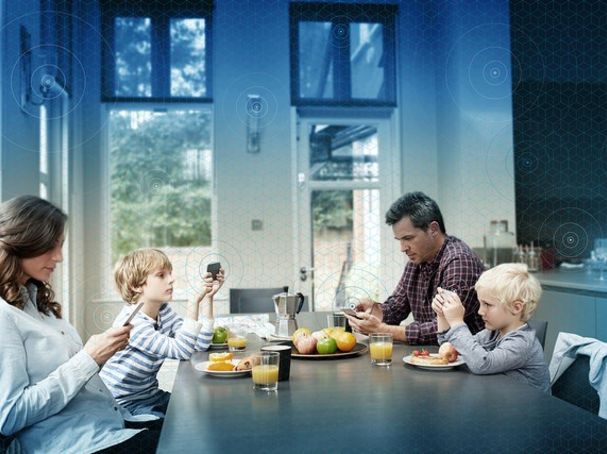 Perfect Parenting Observed in a Busy Waiting Room | Psychology Today