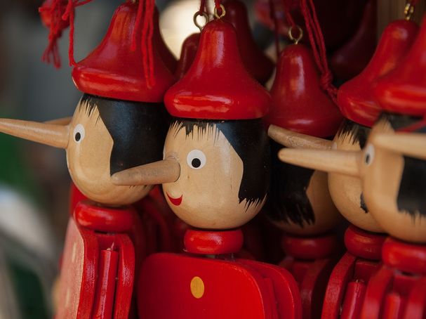 How Secrets and Lies Destroy Relationships | Psychology Today UK