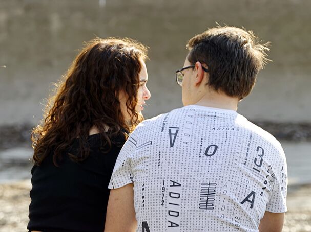 Face Time: What Expression Makes the Best First Impression ...