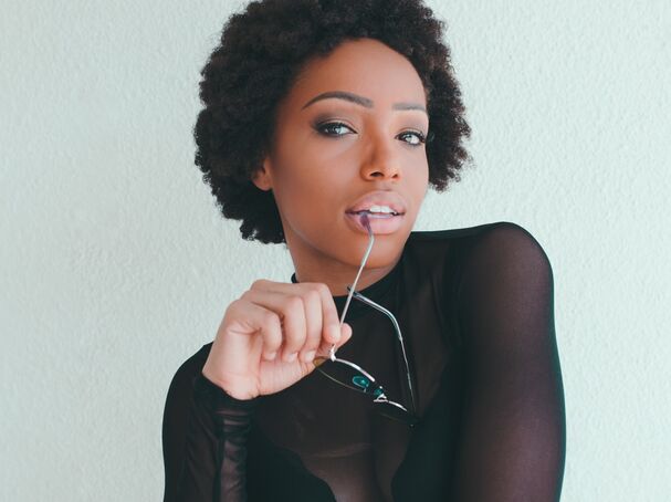 4 Features of an Effective Flirtatious Facial Expression | Psychology ...