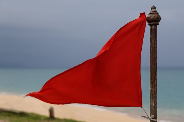 Beware: On a First Date, Red Flags Can Look Red Hot | Psychology Today