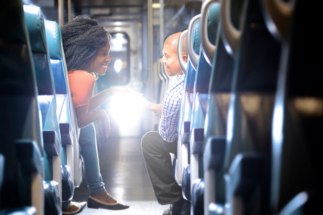 The Paradox of Confiding in (Near) Strangers | Psychology Today Canada