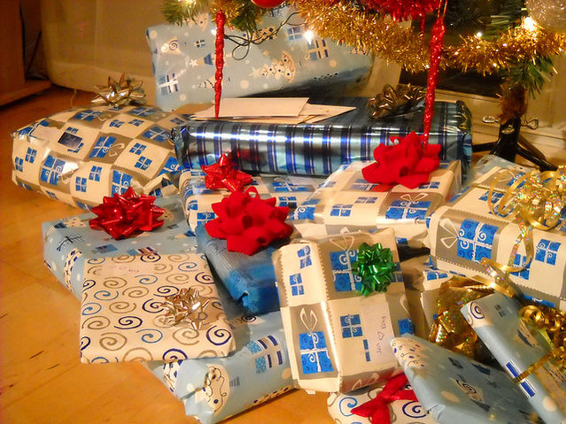 6 Ways to Squash Kids' Materialism This Holiday | Psychology Today