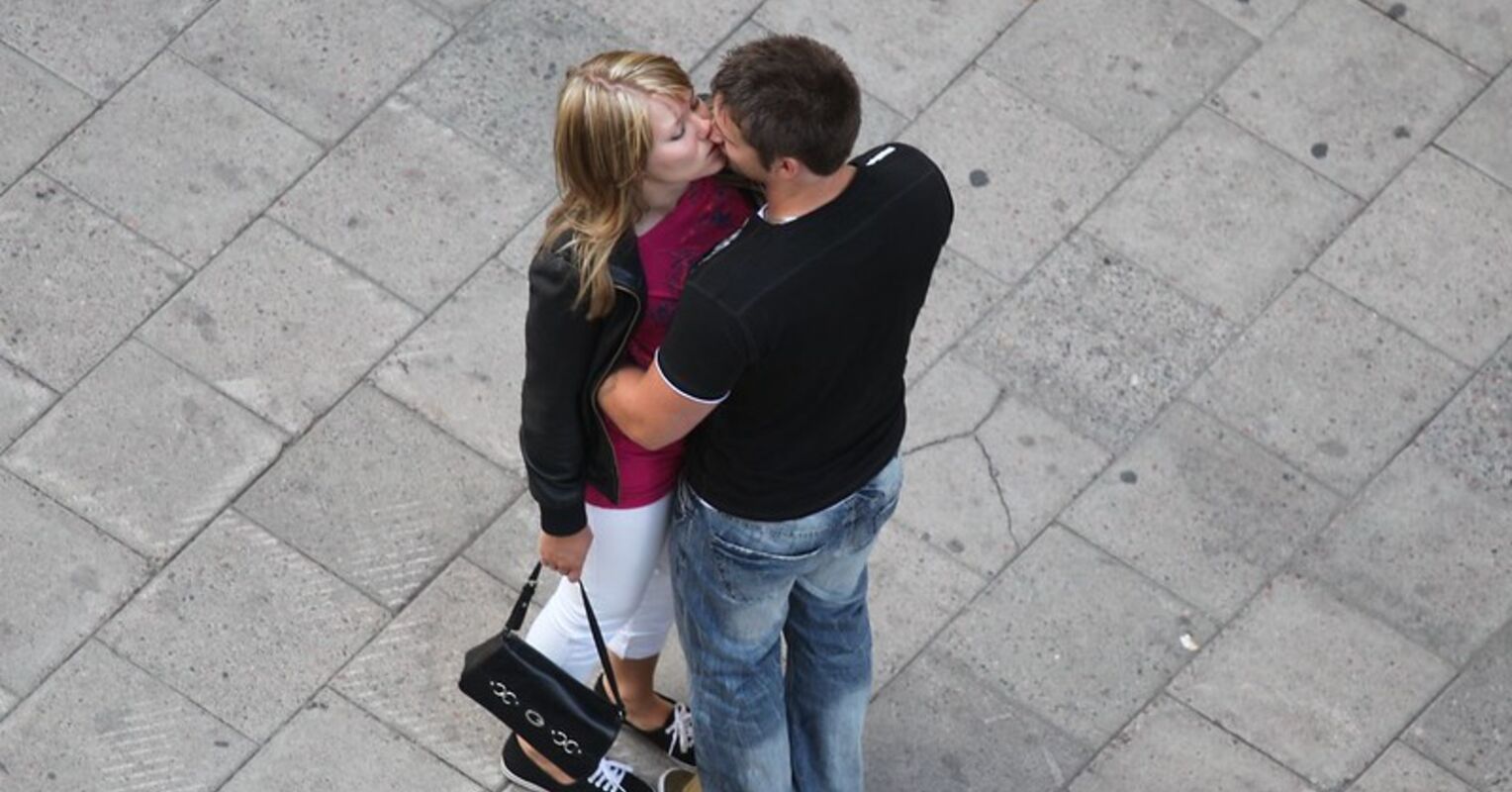 Making a Move: Romantic Expectations and Physical Intimacy | Psychology ...